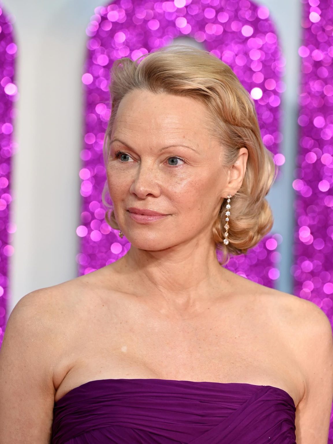 Pamela Anderson’s Throwback Glam Look Has Fans Feeling Nostalgic for ...