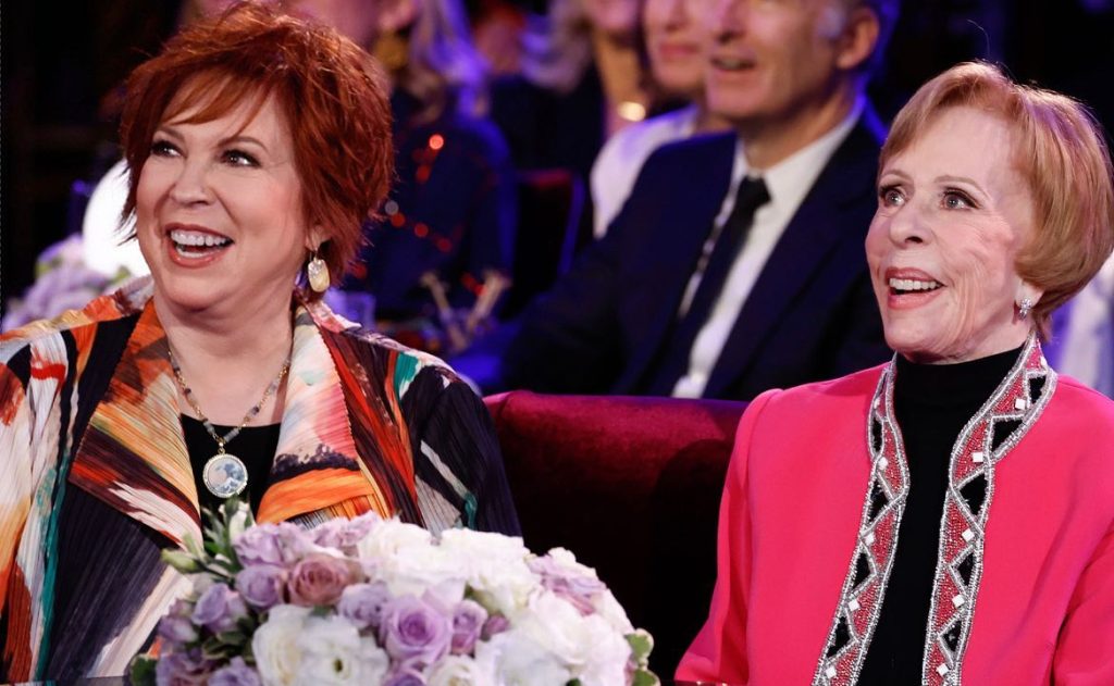 Carol Burnett and Vicki Lawrence Share Heartwarming Reunion Decades ...